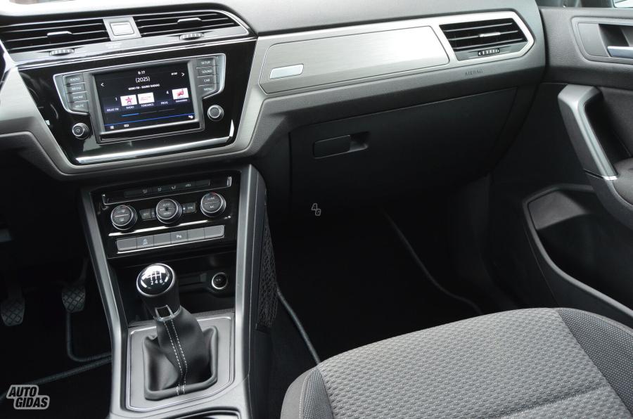 Volkswagen Touran 2017 Kauņa, ar dzinēja tilpumu 2.00 L un nobraukumu 249 tūkst. km par 9650 €, foto 30 vietnē AUTOMOTO.COM.LV