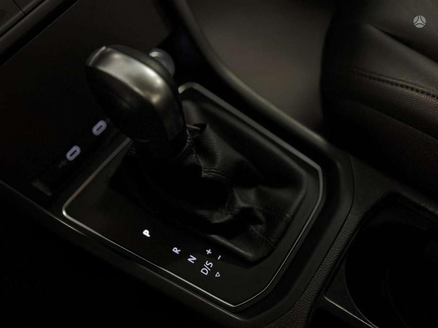 Volkswagen Touran 2020 in Klaipeda, with an engine capacity of 1.97 L and mileage of 313 thousand km for 11200 €, photo 16 on AUTOMOTO.COM.LV