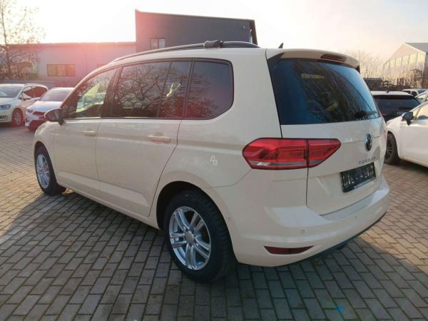 Volkswagen Touran 2023 in Kaunas, with an engine capacity of 2.00 L and mileage of 93 thousand km for 28055 €, photo 5 on AUTOMOTO.COM.LV
