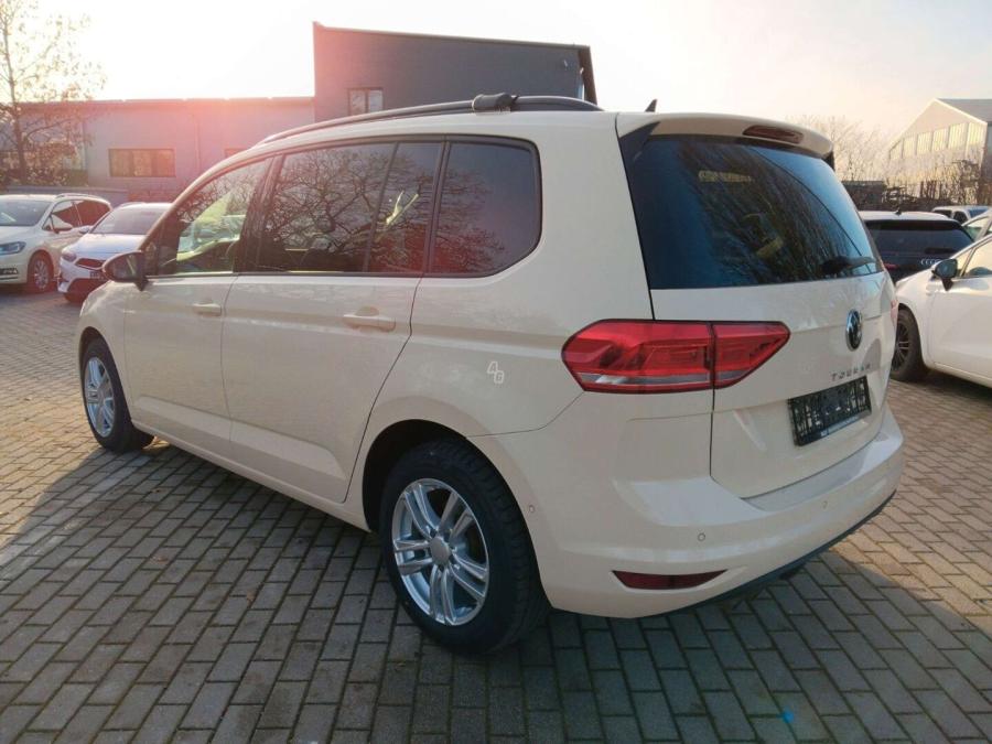 Volkswagen Touran 2023 in Kaunas, with an engine capacity of 2.00 L and mileage of 93 thousand km for 28055 €, photo 5 on AUTOMOTO.COM.LV