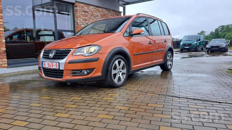 Orange Volkswagen Touran 2007 in Talsi, with an engine capacity of 2.00 L and mileage of 0 thousand km for 5440 €, photo 3 on AUTOMOTO.COM.LV