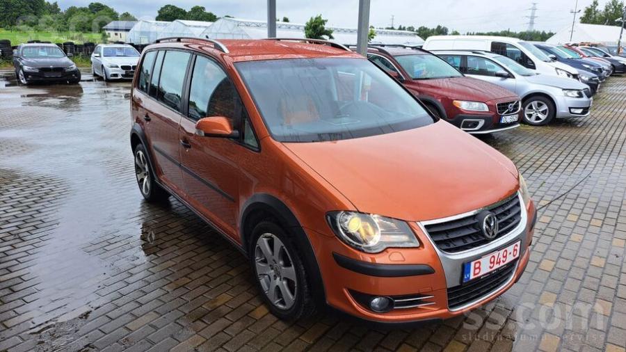 Orange Volkswagen Touran 2007 in Talsi, with an engine capacity of 2.00 L and mileage of 0 thousand km for 5440 €, photo 31 on AUTOMOTO.COM.LV
