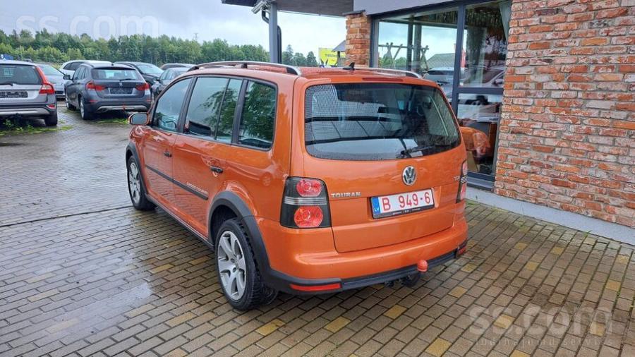 Orange Volkswagen Touran 2007 in Talsi, with an engine capacity of 2.00 L and mileage of 0 thousand km for 5440 €, photo 18 on AUTOMOTO.COM.LV