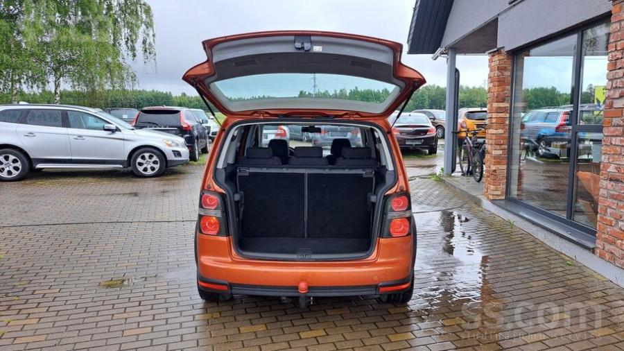 Orange Volkswagen Touran 2007 in Talsi, with an engine capacity of 2.00 L and mileage of 0 thousand km for 5440 €, photo 21 on AUTOMOTO.COM.LV