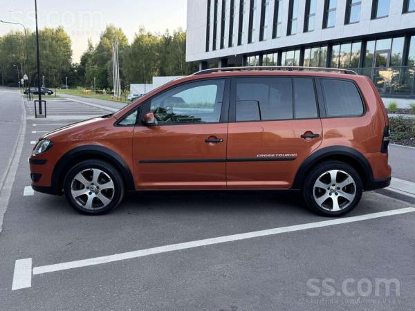 Orange Volkswagen Touran 2007 in Riga, with an engine capacity of 1.40 L and mileage of 146 thousand km for 4295 €, photo 2 on AUTOMOTO.COM.LV
