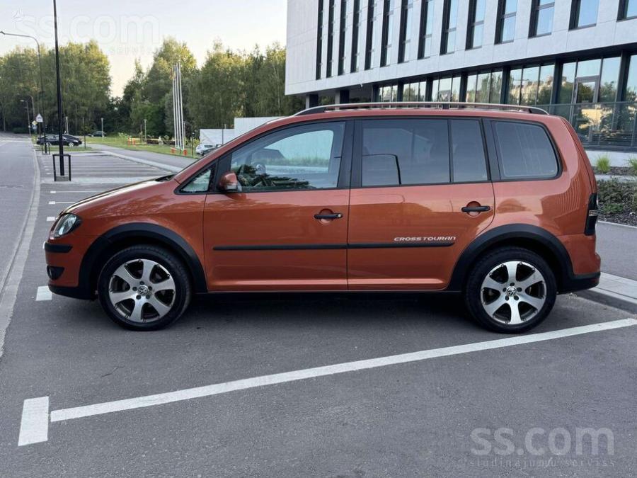 Orange Volkswagen Touran 2007 in Riga, with an engine capacity of 1.40 L and mileage of 146 thousand km for 4295 €, photo 2 on AUTOMOTO.COM.LV