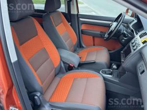Orange Volkswagen Touran 2007 in Riga, with an engine capacity of 1.40 L and mileage of 146 thousand km for 4295 €, photo 5 on AUTOMOTO.COM.LV