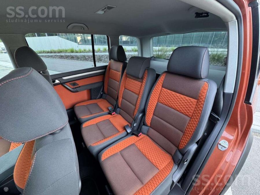 Orange Volkswagen Touran 2007 in Riga, with an engine capacity of 1.40 L and mileage of 146 thousand km for 4295 €, photo 6 on AUTOMOTO.COM.LV