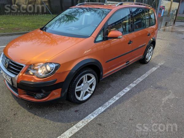 Orange Volkswagen Touran 2007 in Cesis, with an engine capacity of 1.90 L and mileage of 310 thousand km for 1850 €, photo 1 on AUTOMOTO.COM.LV