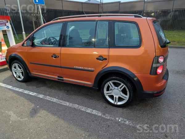 Orange Volkswagen Touran 2007 in Cesis, with an engine capacity of 1.90 L and mileage of 310 thousand km for 1850 €, photo 2 on AUTOMOTO.COM.LV