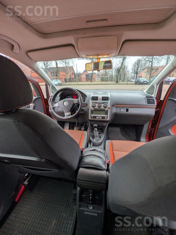 Orange Volkswagen Touran 2007 in Cesis, with an engine capacity of 1.90 L and mileage of 310 thousand km for 1850 €, photo 9 on AUTOMOTO.COM.LV