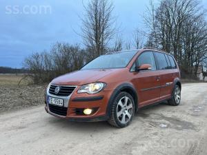 Orange Volkswagen Touran 2007 in Balvi, with an engine capacity of 2.00 L and mileage of 443 thousand km for 1950 €, photo  on AUTOMOTO.COM.LV