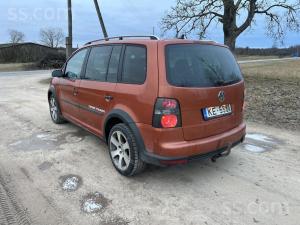 Orange Volkswagen Touran 2007 in Balvi, with an engine capacity of 2.00 L and mileage of 443 thousand km for 1950 €, photo 5 on AUTOMOTO.COM.LV