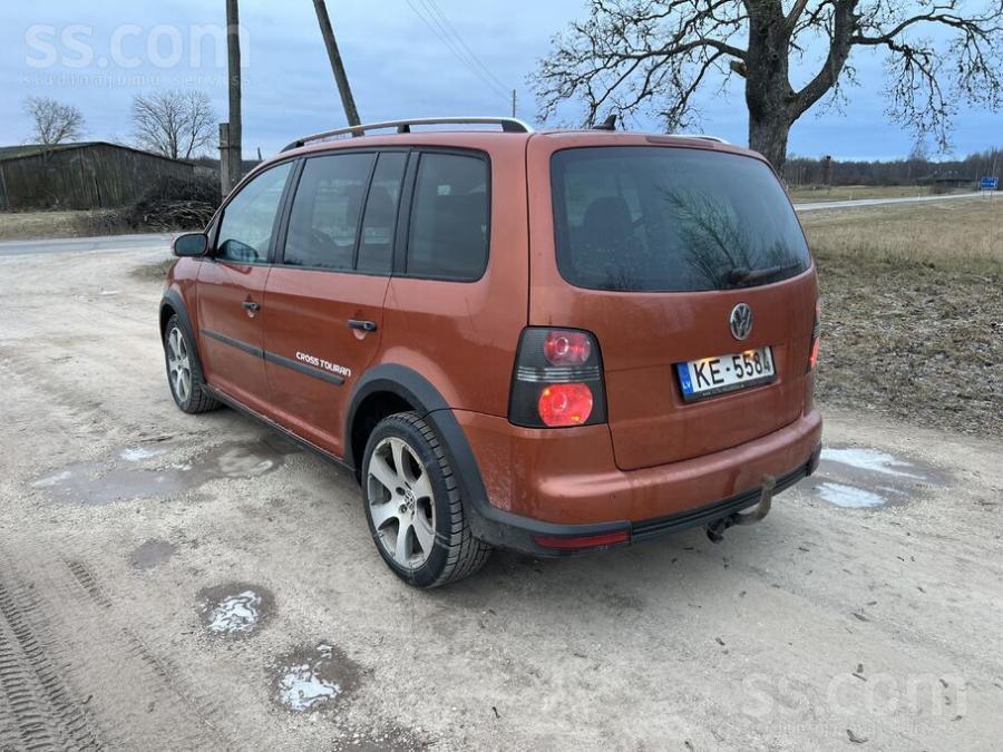 Orange Volkswagen Touran 2007 in Balvi, with an engine capacity of 2.00 L and mileage of 443 thousand km for 1950 €, photo 5 on AUTOMOTO.COM.LV