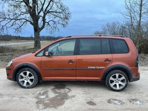 Orange Volkswagen Touran 2007 in Balvi, with an engine capacity of 2.00 L and mileage of 443 thousand km for 1950 €, photo 6 on AUTOMOTO.COM.LV