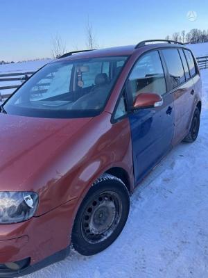 Oranžs Volkswagen Touran 2007 Prienai, ar dzinēja tilpumu 1.90 L un nobraukumu 307 tūkst. km par 890 €, foto 2 vietnē AUTOMOTO.COM.LV