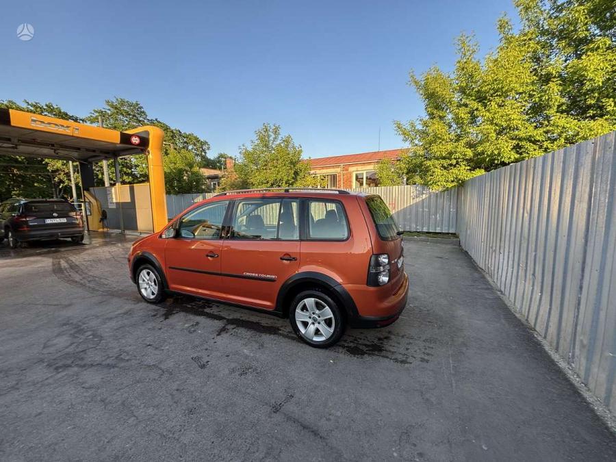 Oranžs Volkswagen Touran 2007 Kauņa, ar dzinēja tilpumu 1.97 L un nobraukumu 305 tūkst. km par 2950 €, foto 1 vietnē AUTOMOTO.COM.LV