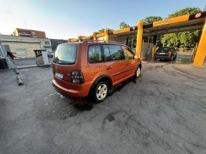 Oranžs Volkswagen Touran 2007 Kauņa, ar dzinēja tilpumu 1.97 L un nobraukumu 305 tūkst. km par 2950 €, foto 3 vietnē AUTOMOTO.COM.LV