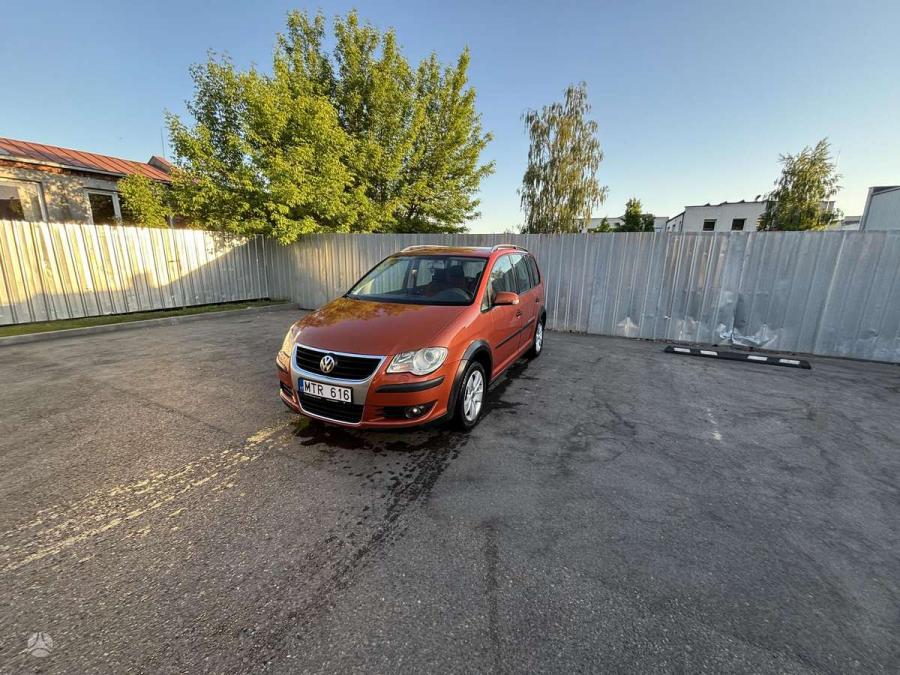 Oranžs Volkswagen Touran 2007 Kauņa, ar dzinēja tilpumu 1.97 L un nobraukumu 305 tūkst. km par 2950 €, foto 5 vietnē AUTOMOTO.COM.LV