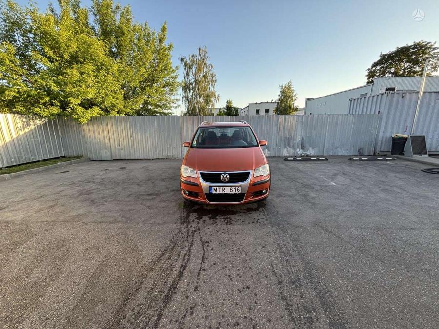 Oranžs Volkswagen Touran 2007 Kauņa, ar dzinēja tilpumu 1.97 L un nobraukumu 305 tūkst. km par 2950 €, foto 7 vietnē AUTOMOTO.COM.LV