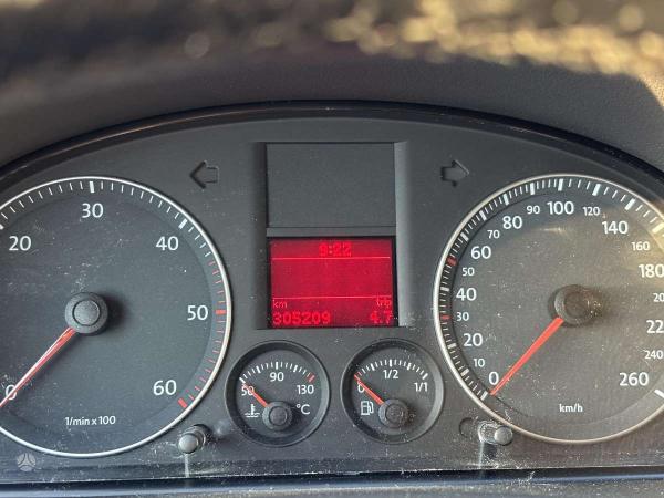 Orange Volkswagen Touran 2007 in Kaunas, with an engine capacity of 1.97 L and mileage of 305 thousand km for 2950 €, photo 10 on AUTOMOTO.COM.LV