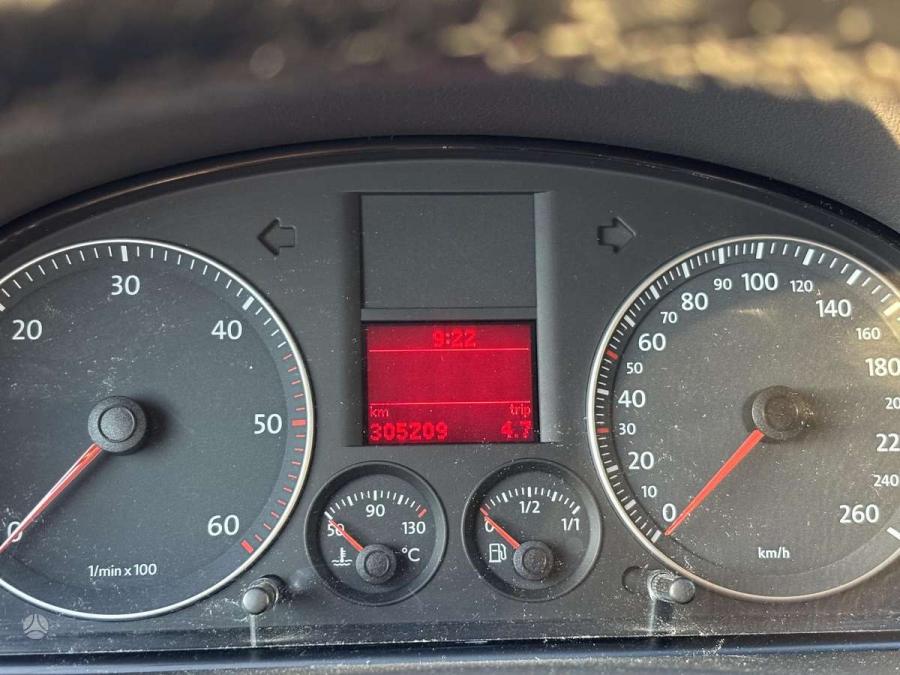 Oranžs Volkswagen Touran 2007 Kauņa, ar dzinēja tilpumu 1.97 L un nobraukumu 305 tūkst. km par 2950 €, foto 11 vietnē AUTOMOTO.COM.LV