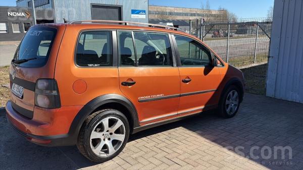 Oranžs Volkswagen Touran 2007 Cēsis, ar dzinēja tilpumu 1.90 L un nobraukumu 330 tūkst. km par 1700 €, foto 1 vietnē AUTOMOTO.COM.LV