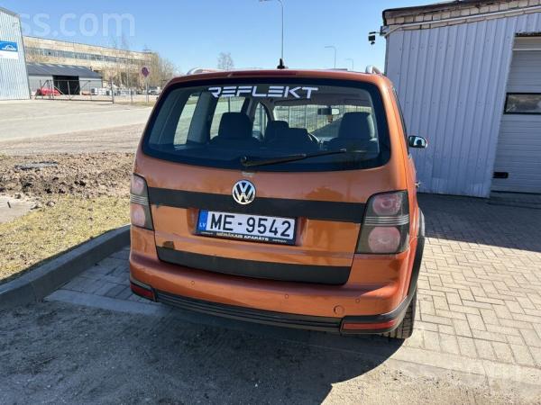 Oranžs Volkswagen Touran 2007 Cēsis, ar dzinēja tilpumu 1.90 L un nobraukumu 330 tūkst. km par 1700 €, foto 2 vietnē AUTOMOTO.COM.LV