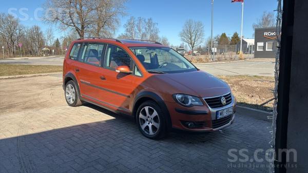 Oranžs Volkswagen Touran 2007 Cēsis, ar dzinēja tilpumu 1.90 L un nobraukumu 330 tūkst. km par 1700 €, foto 3 vietnē AUTOMOTO.COM.LV