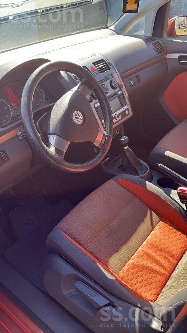 Oranžs Volkswagen Touran 2007 Cēsis, ar dzinēja tilpumu 1.90 L un nobraukumu 330 tūkst. km par 1700 €, foto 5 vietnē AUTOMOTO.COM.LV