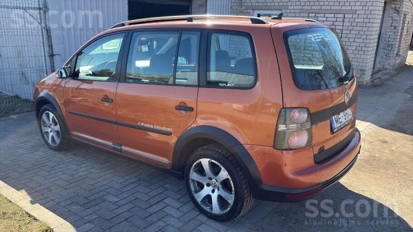 Oranžs Volkswagen Touran 2007 Cēsis, ar dzinēja tilpumu 1.90 L un nobraukumu 330 tūkst. km par 1700 €, foto 6 vietnē AUTOMOTO.COM.LV