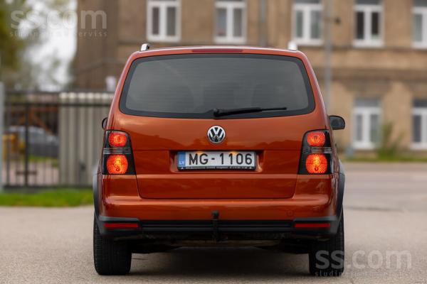 Volkswagen Touran 2007 Jelgava vietnē Oranžs Volkswagen Touran 2007 Jelgava, ar dzinēja tilpumu 1.90 L un nobraukumu 214 tūkst. km par 5700 €, foto 5 vietnē AUTOMOTO.COM.LV