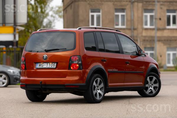 Volkswagen Touran 2007 Jelgava vietnē Oranžs Volkswagen Touran 2007 Jelgava, ar dzinēja tilpumu 1.90 L un nobraukumu 214 tūkst. km par 5700 €, foto 6 vietnē AUTOMOTO.COM.LV