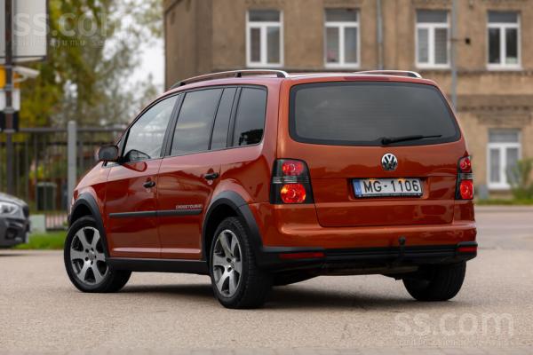 Volkswagen Touran 2007 Jelgava vietnē Oranžs Volkswagen Touran 2007 Jelgava, ar dzinēja tilpumu 1.90 L un nobraukumu 214 tūkst. km par 5700 €, foto 7 vietnē AUTOMOTO.COM.LV