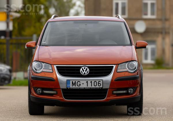 Orange Volkswagen Touran 2007 in Jelgava, with an engine capacity of 1.90 L and mileage of 214 thousand km for 5700 €, photo 1 on AUTOMOTO.COM.LV