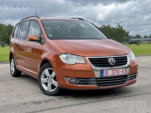 Oranžs Volkswagen Touran 2008 Cēsis, ar dzinēja tilpumu 2.00 L un nobraukumu 274 tūkst. km par 3850 €, foto 1 vietnē AUTOMOTO.COM.LV