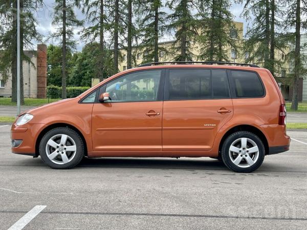 Oranžs Volkswagen Touran 2008 Cēsis, ar dzinēja tilpumu 2.00 L un nobraukumu 274 tūkst. km par 3850 €, foto 5 vietnē AUTOMOTO.COM.LV
