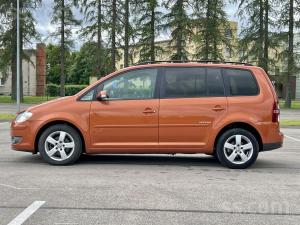 Oranžs Volkswagen Touran 2008 Cēsis, ar dzinēja tilpumu 2.00 L un nobraukumu 274 tūkst. km par 3850 €, foto 5 vietnē AUTOMOTO.COM.LV