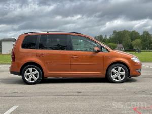 Oranžs Volkswagen Touran 2008 Cēsis, ar dzinēja tilpumu 2.00 L un nobraukumu 274 tūkst. km par 3850 €, foto 6 vietnē AUTOMOTO.COM.LV