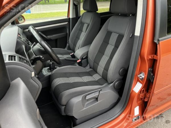 Oranžs Volkswagen Touran 2008 Cēsis, ar dzinēja tilpumu 2.00 L un nobraukumu 274 tūkst. km par 3850 €, foto 8 vietnē AUTOMOTO.COM.LV