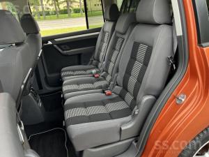 Oranžs Volkswagen Touran 2008 Cēsis, ar dzinēja tilpumu 2.00 L un nobraukumu 274 tūkst. km par 3850 €, foto 9 vietnē AUTOMOTO.COM.LV