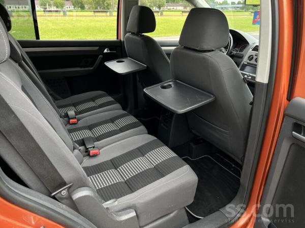 Oranžs Volkswagen Touran 2008 Cēsis, ar dzinēja tilpumu 2.00 L un nobraukumu 274 tūkst. km par 3850 €, foto 10 vietnē AUTOMOTO.COM.LV