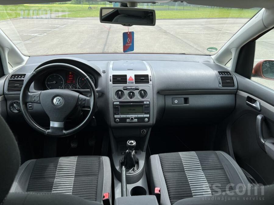 Oranžs Volkswagen Touran 2008 Cēsis, ar dzinēja tilpumu 2.00 L un nobraukumu 274 tūkst. km par 3850 €, foto 11 vietnē AUTOMOTO.COM.LV