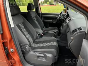 Oranžs Volkswagen Touran 2008 Cēsis, ar dzinēja tilpumu 2.00 L un nobraukumu 274 tūkst. km par 3850 €, foto 12 vietnē AUTOMOTO.COM.LV