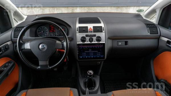 Orange Volkswagen Touran 2008 in Riga, with an engine capacity of 1.40 L and mileage of 261 thousand km for 5390 €, photo 11 on AUTOMOTO.COM.LV