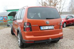 Orange Volkswagen Touran 2008 in Daugavpils, with an engine capacity of 1.40 L and mileage of 225 thousand km for 4690 €, photo 3 on AUTOMOTO.COM.LV