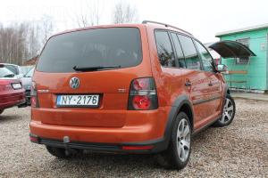 Orange Volkswagen Touran 2008 in Daugavpils, with an engine capacity of 1.40 L and mileage of 225 thousand km for 4690 €, photo 4 on AUTOMOTO.COM.LV