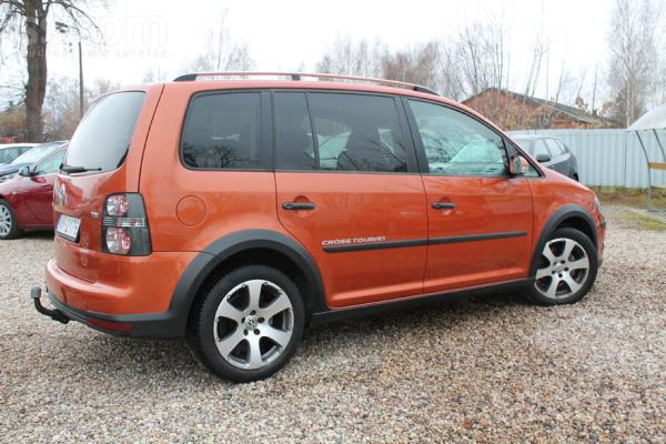 Oranžs Volkswagen Touran 2008 Daugavpils, ar dzinēja tilpumu 1.40 L un nobraukumu 225 tūkst. km par 4690 €, foto 5 vietnē AUTOMOTO.COM.LV