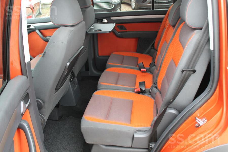 Orange Volkswagen Touran 2008 in Daugavpils, with an engine capacity of 1.40 L and mileage of 225 thousand km for 4690 €, photo 12 on AUTOMOTO.COM.LV