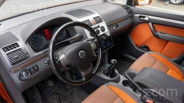 Orange Volkswagen Touran 2008 in Riga, with an engine capacity of 1.40 L and mileage of 261 thousand km for 4690 €, photo 9 on AUTOMOTO.COM.LV